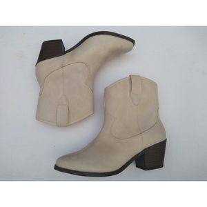 Universal Thread | Shoes | Universal Thread Short Pull On Western Boots ...